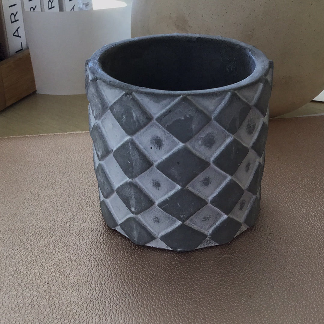 Mini grey and white checkered pot – Horizon Collections